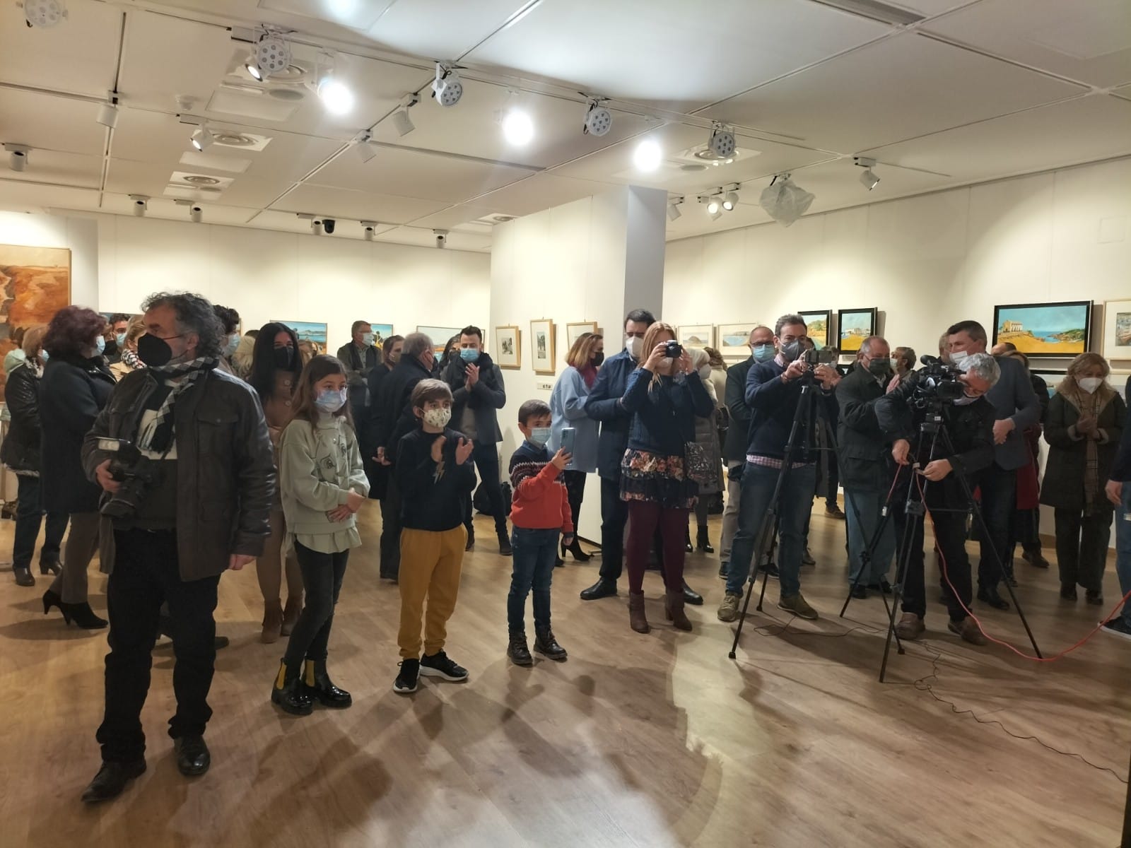 “TOMÁS NO SE HA IDO, NI SE VA A IR” INAUGURACIÓN DE LA EXPOSICIÓN DEL ...