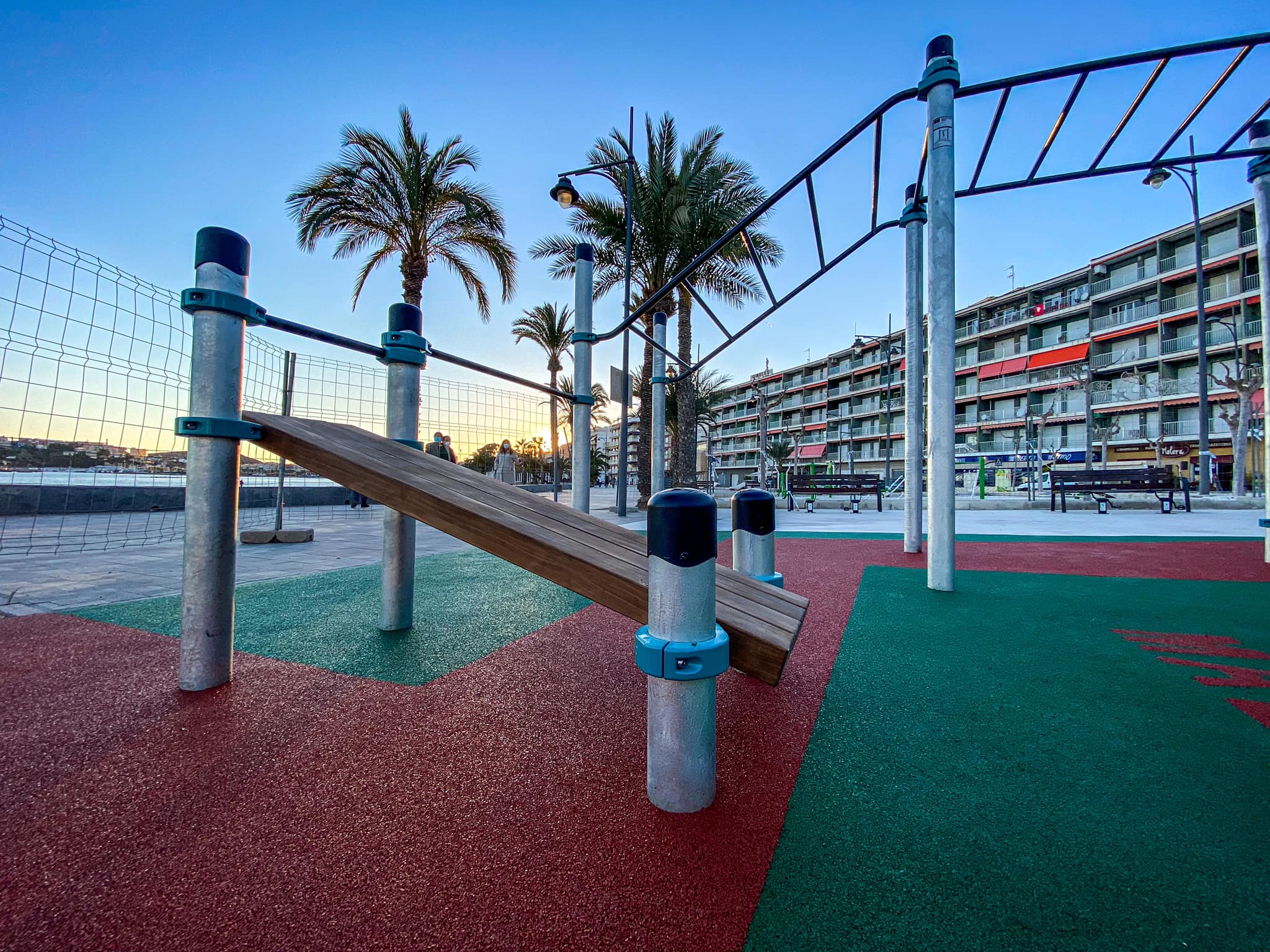 EL RIHUETE CUENTA CON UN NUEVO PARQUE DE CALISTENIA PARA DIFERENTES ...